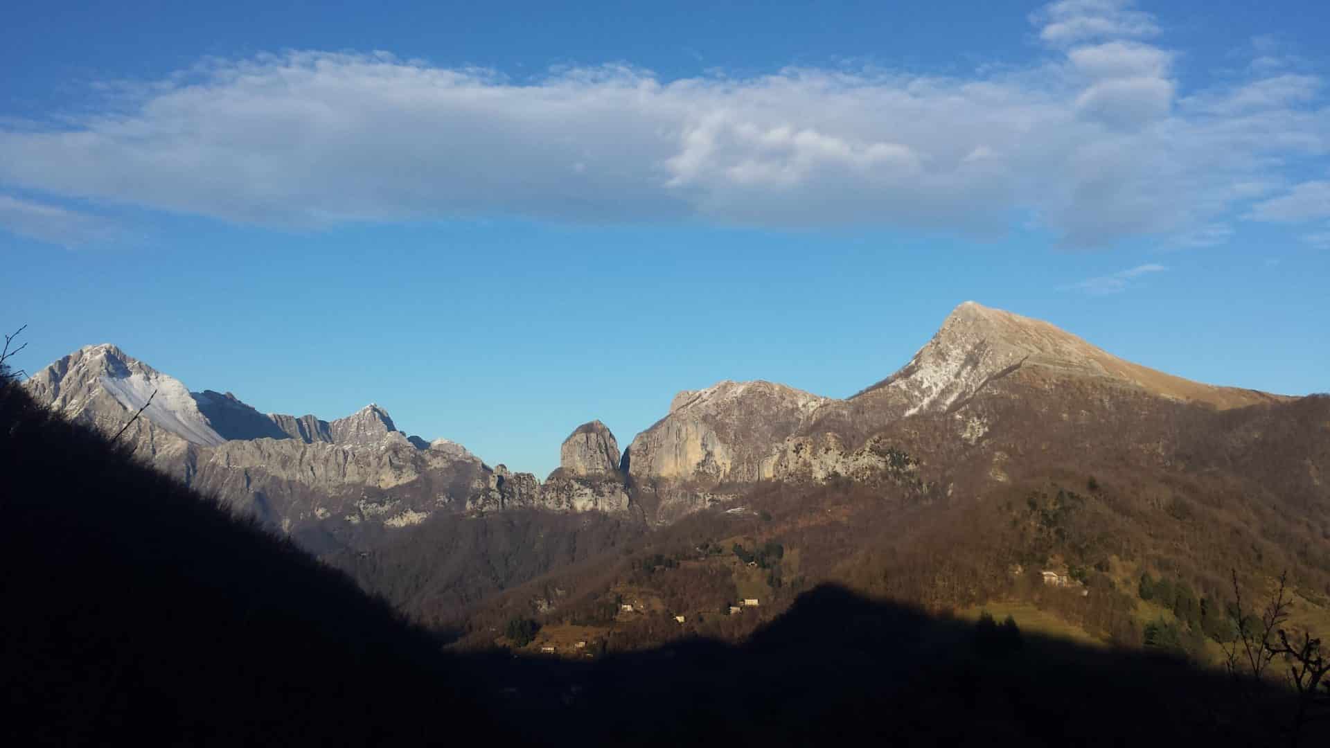Hiking in the Alpi Apuane in Tuscany. Hiking trip. UVGAM leader