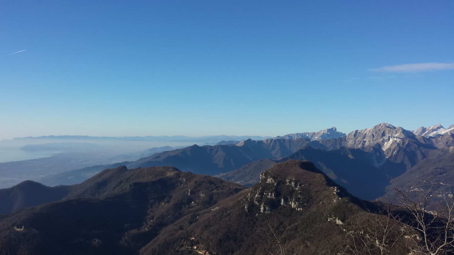 Hiking in the Alpi Apuane in Tuscany. Hiking trip. UVGAM leader
