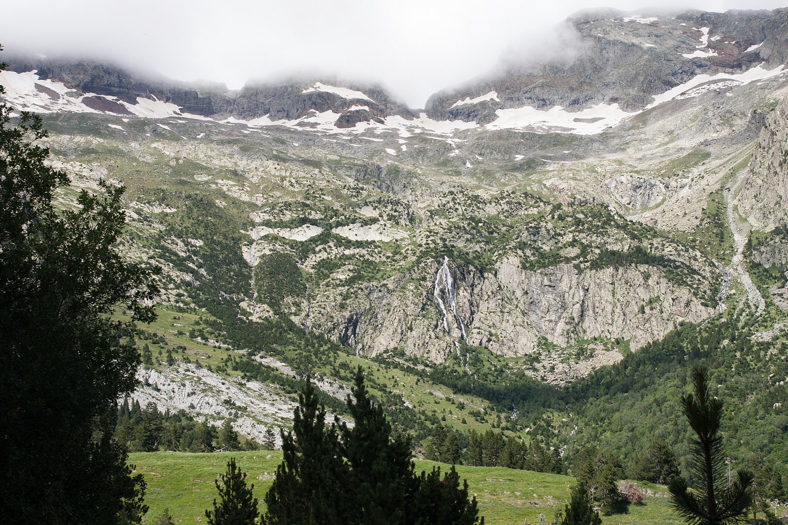 Pyrenees, 4 Day, 3 Peak, Guided Mountaineering. 4-day trip. AEGM leader