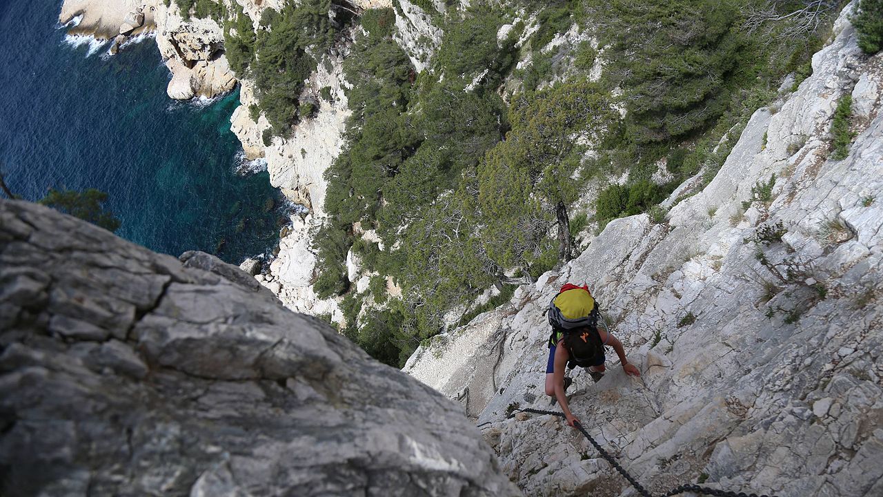 Cap Canaille and Calanques multi-pitch climbing. Rock Climbing trip ...