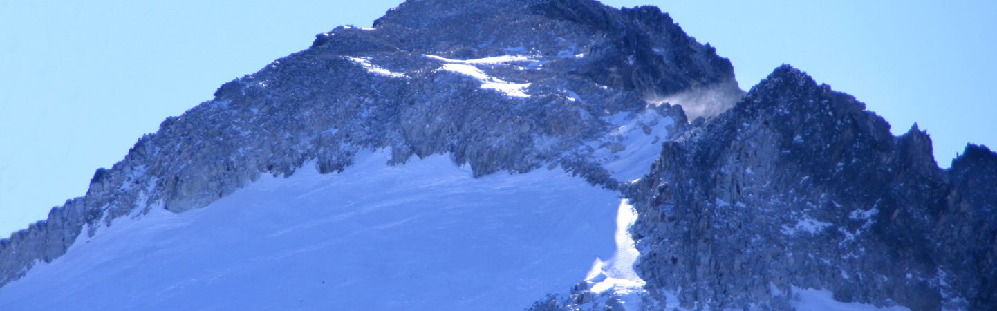 Guided ascent to the Aneto summit in one day. 1-day trip. AEGM leader