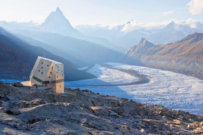 Monte Rosa Hut 2-day guided hiking tour. 2-day trip. Certified guide