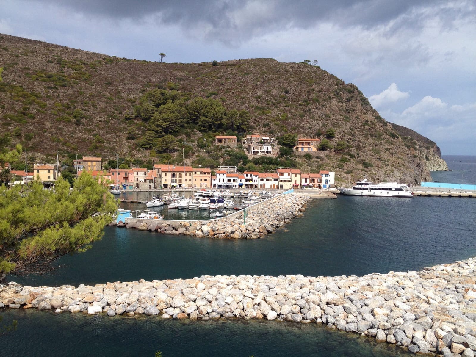 Sailing and Trekking on Capraia Island. 3-day trip. UVGAM leader