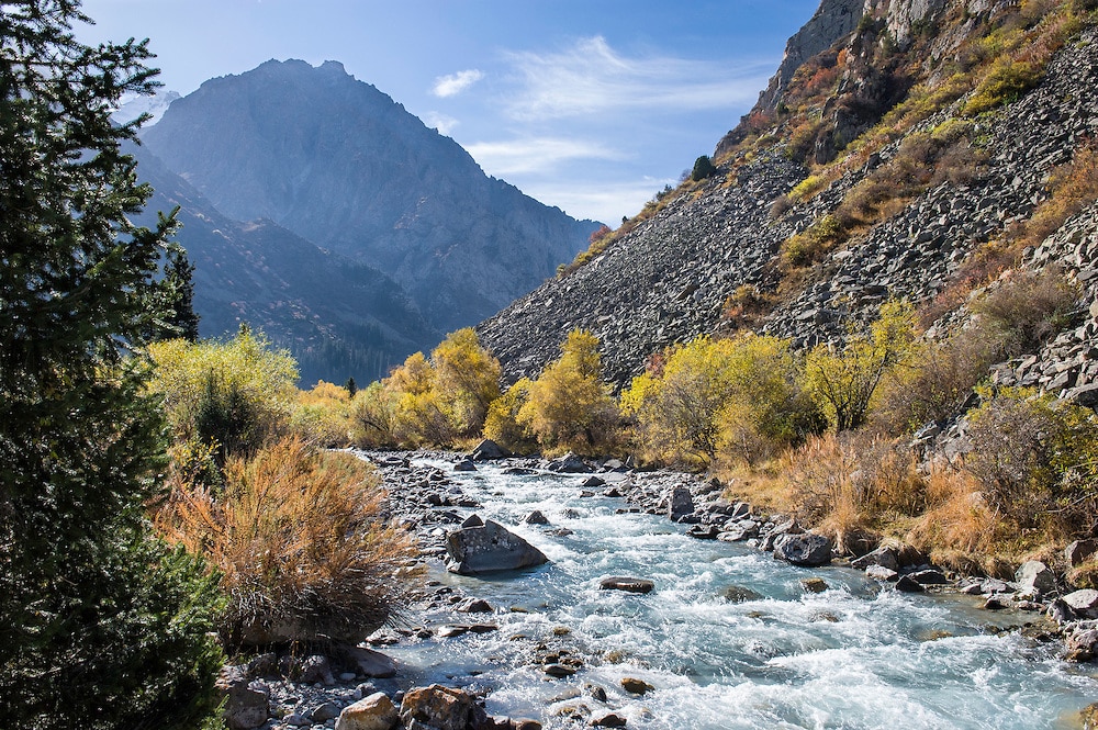 Rock climbing educational course for beginners in Ala Archa Gorge ...