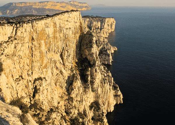 Les Calanques rock climbing day tours for beginners. Rock Climbing trip ...