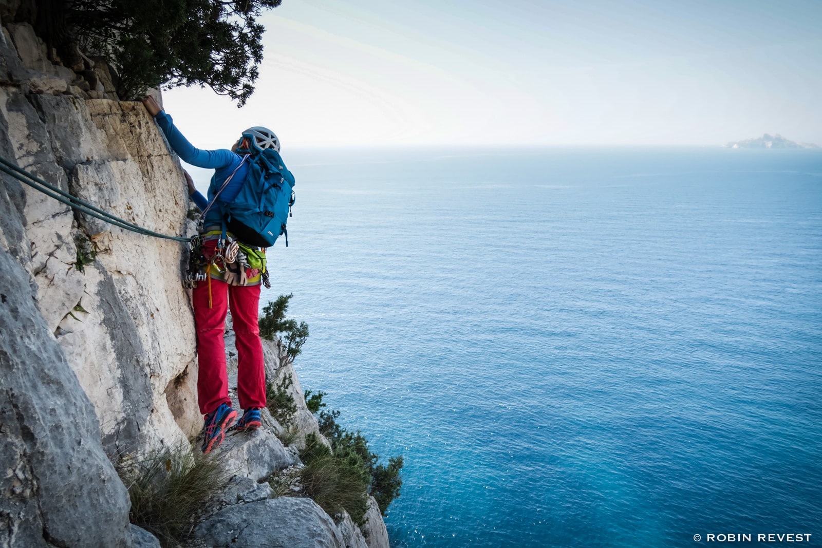 Les Calanques advanced rock climbing day tours. Rock Climbing trip ...