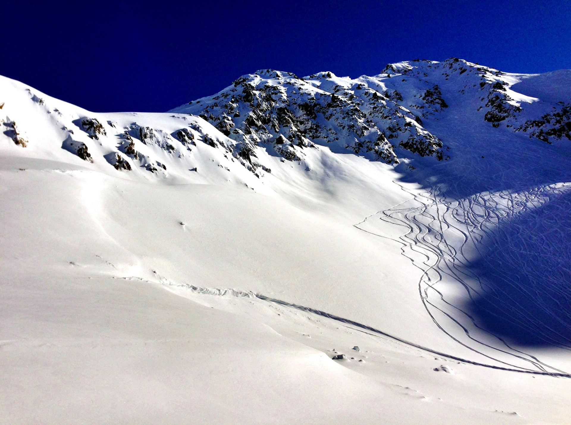 Deep snow skiing course in Central Switzerland. 1-day trip. Certified guide