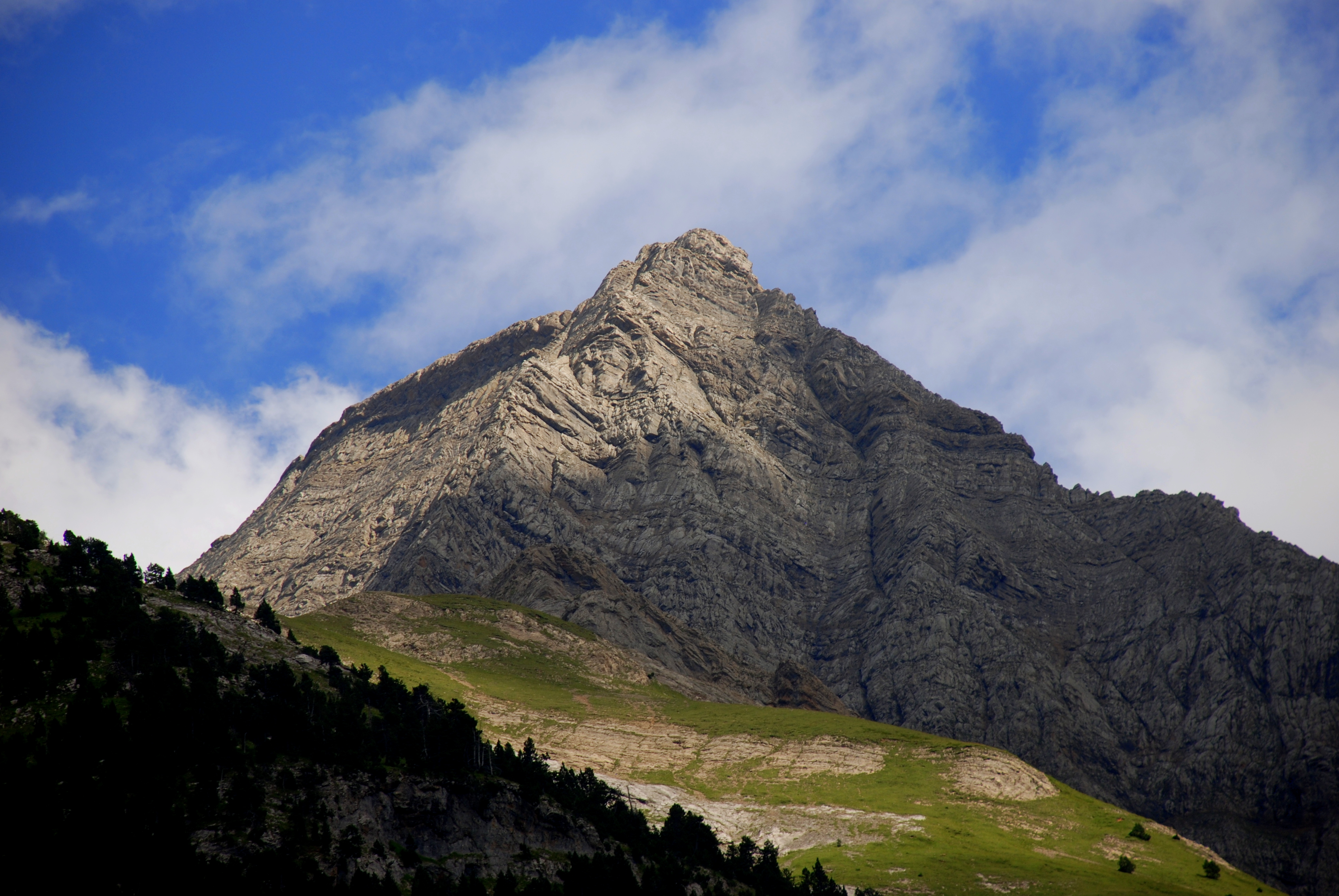 Rock Climbing - Hautes Pyrenees. Trips, courses and tours